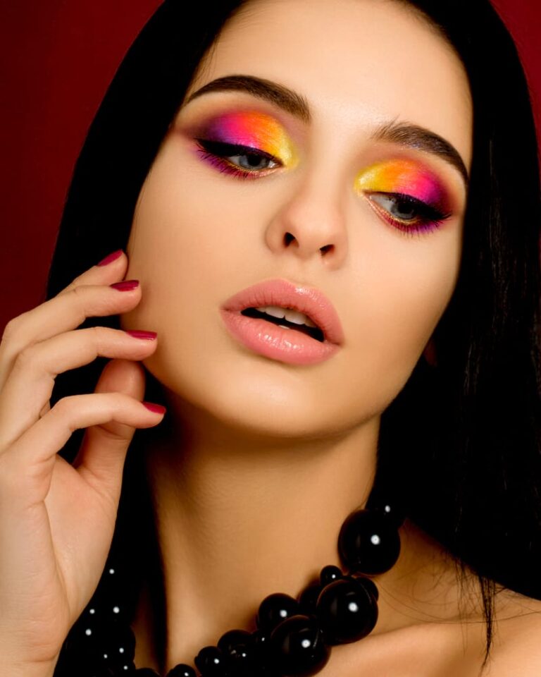 Ombre Eye Shadow: How To Perfect The Gradient Look [Plus 9 Ideas]