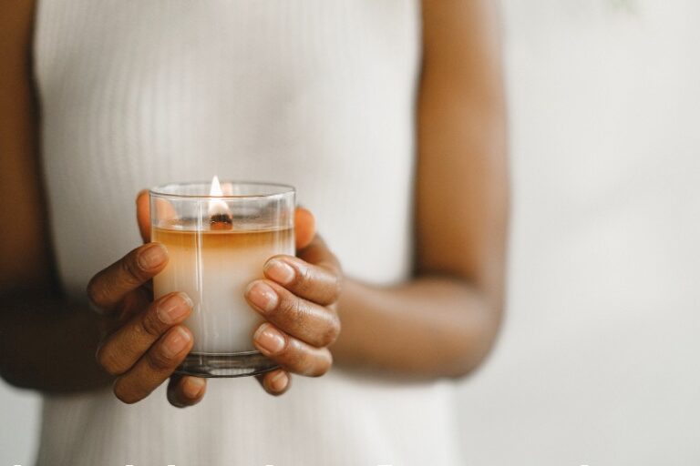 Easy DIY Scented Candles For Your Cozy Vanity Corner